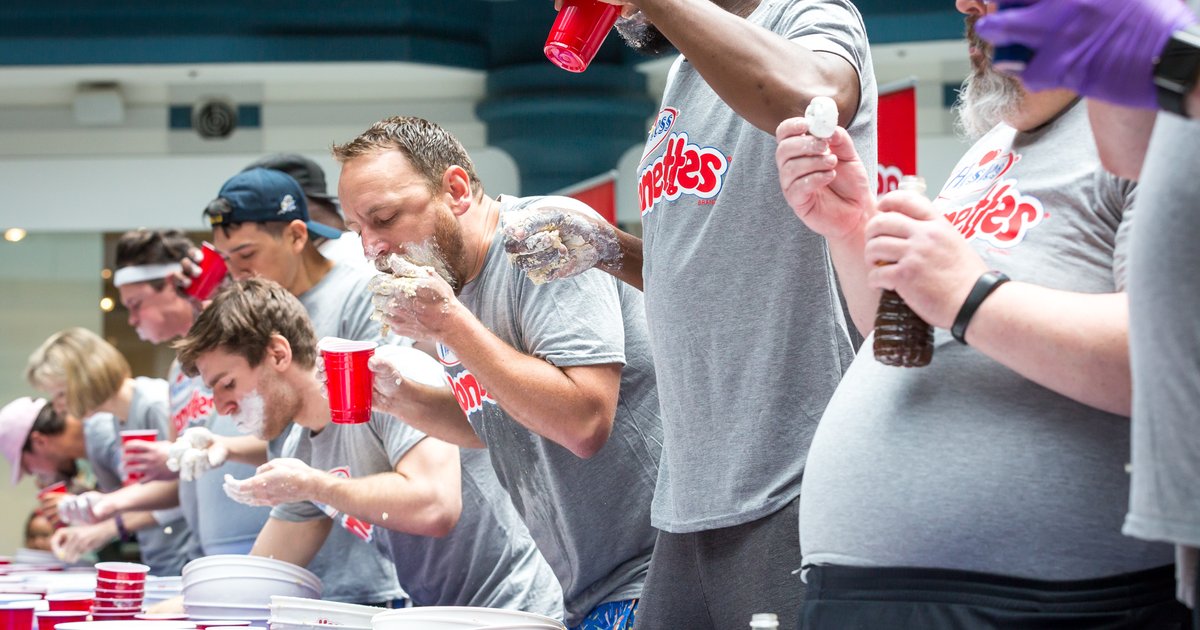 These competitors ate hundreds of Hostess Donettes in just six minutes ...