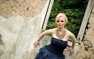 Gallery: Photo shoot with Doreen Taylor at historic Highland Farm ...