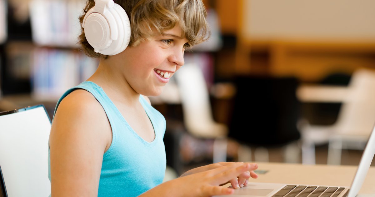 Increasing screen time during COVID-19 crisis could harm kids' eyesight ...