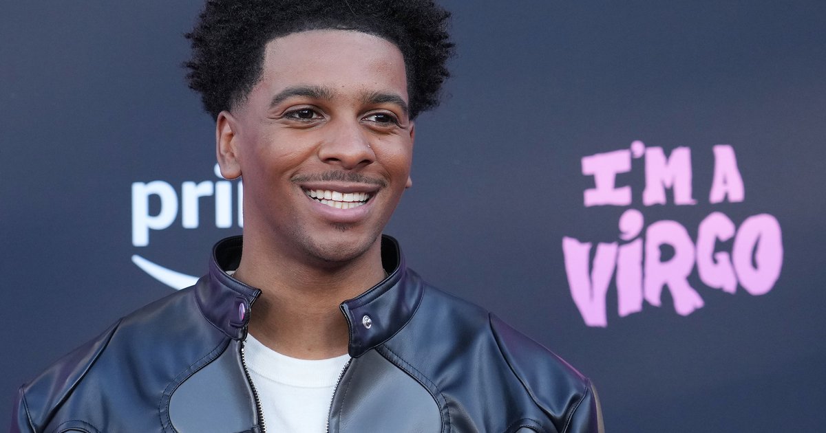 Philly native actor Brett Gray costars in new Prime Video comedy 'I'm a ...