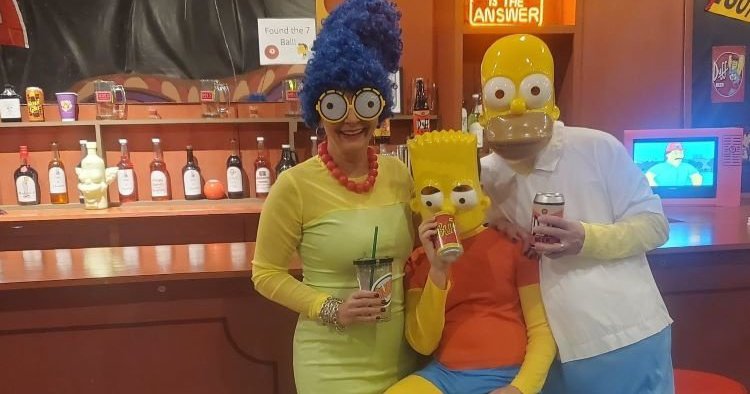 Simpsons pop-up based on Moe's Tavern returns to Springfield Mall in ...