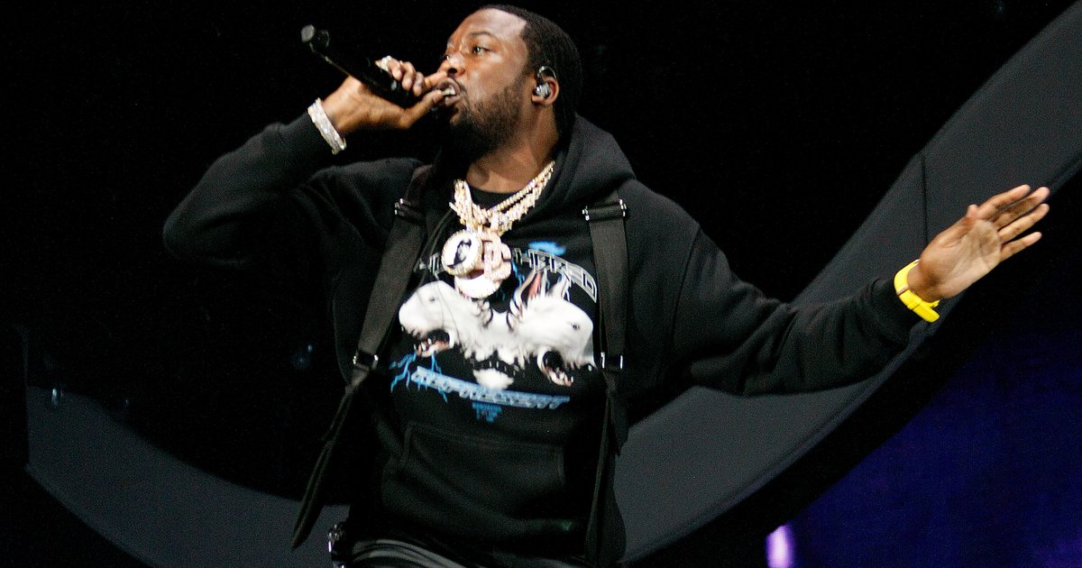 Meek Mill performs with Rick Ross at Wells Fargo Center concert ...