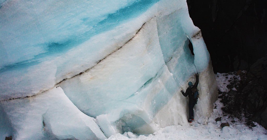 One dead, three injured in Washington state ice cave collapse | PhillyVoice