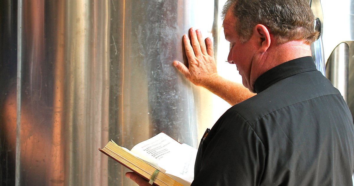 Priest blesses new 'Papal Pleasure' beer from Manayunk Brewing Co ...