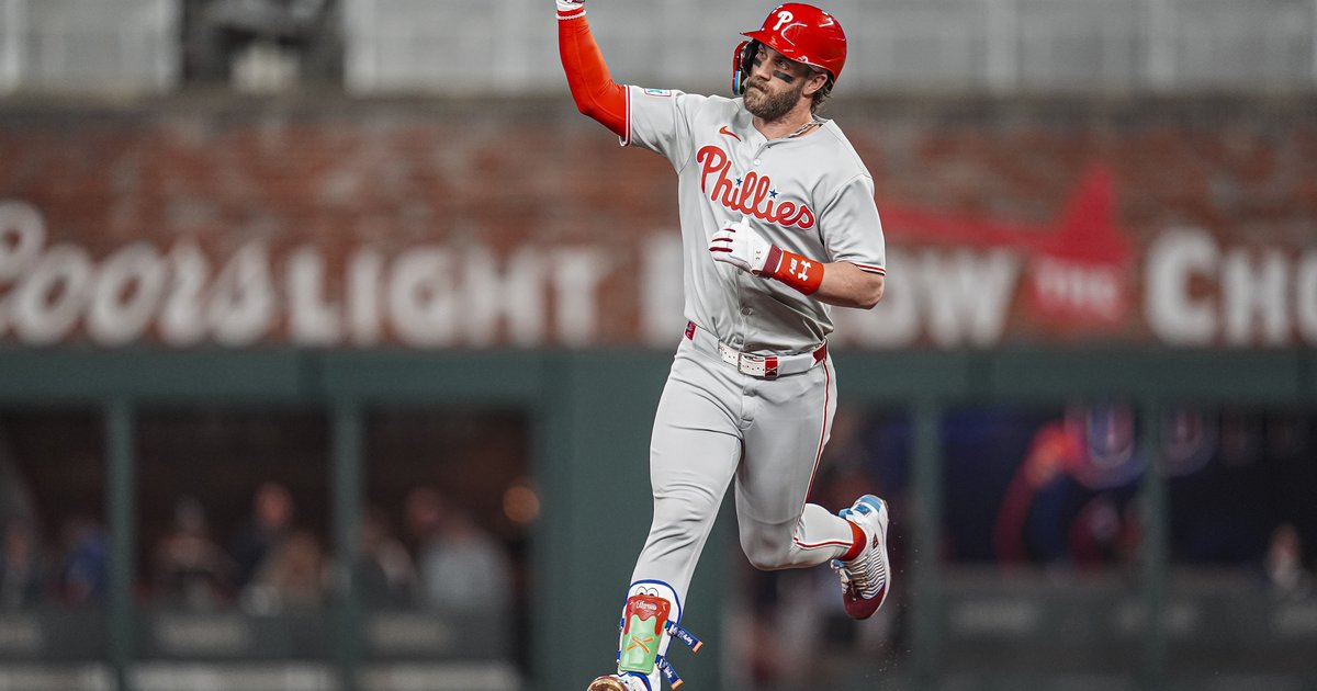 Bryce Harper gender reveal: Phillies star uses blue bat to announce he ...