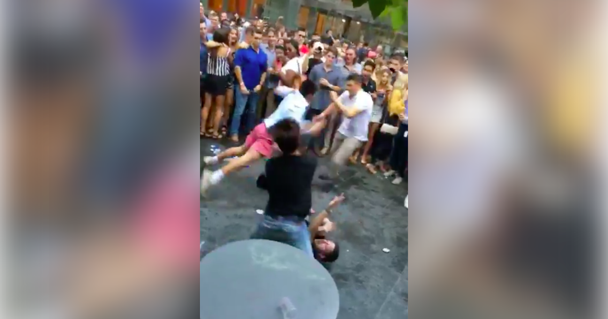 VIDEOS: Big fight breaks out outside Philly's Center City Sips ...