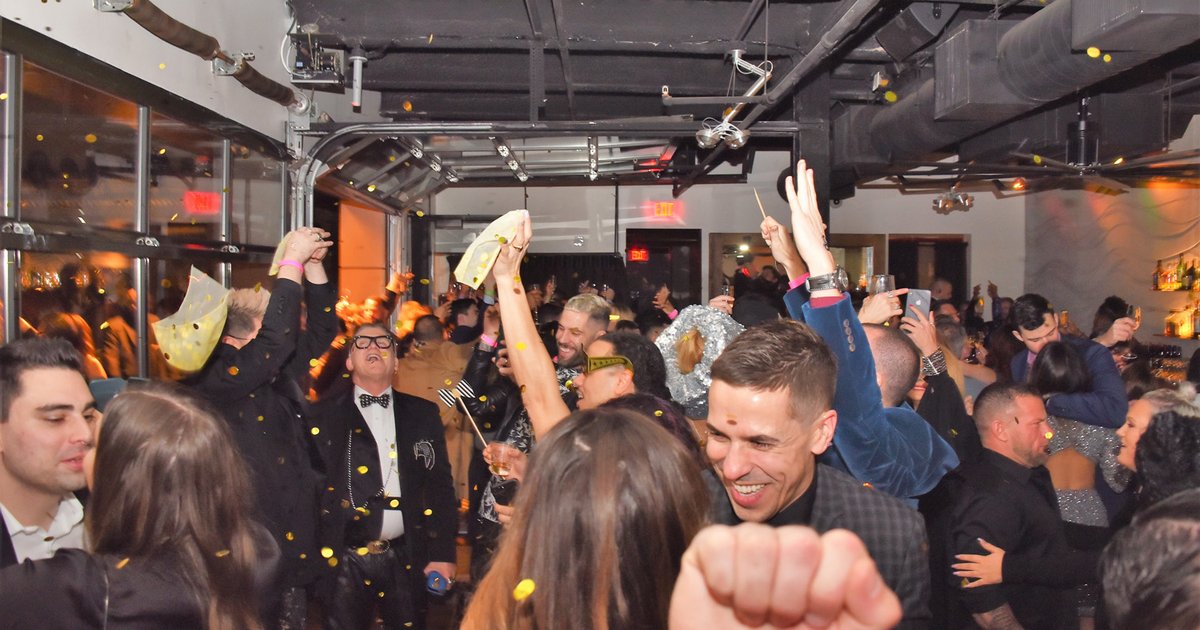 Photos: NYE at the Stratus Lounge | PhillyVoice