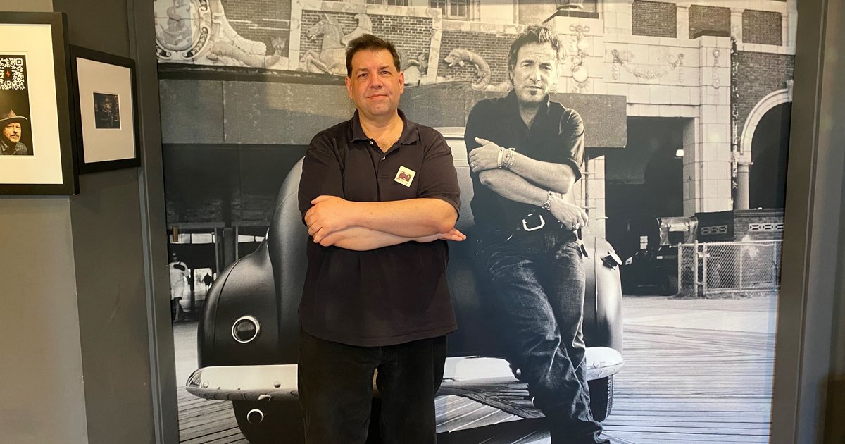 West Conshohocken man is on a mission to turn his late brother's photos ...