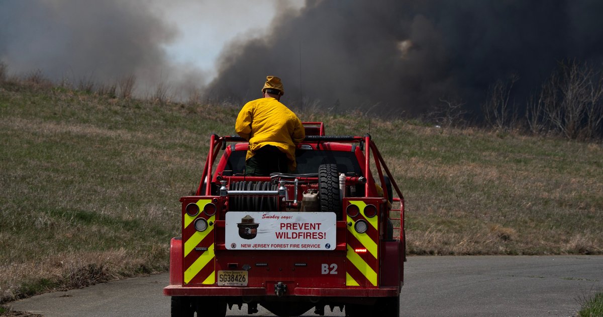 Jones Road Wildfire in Ocean County, New Jersey prompts evacuations ...