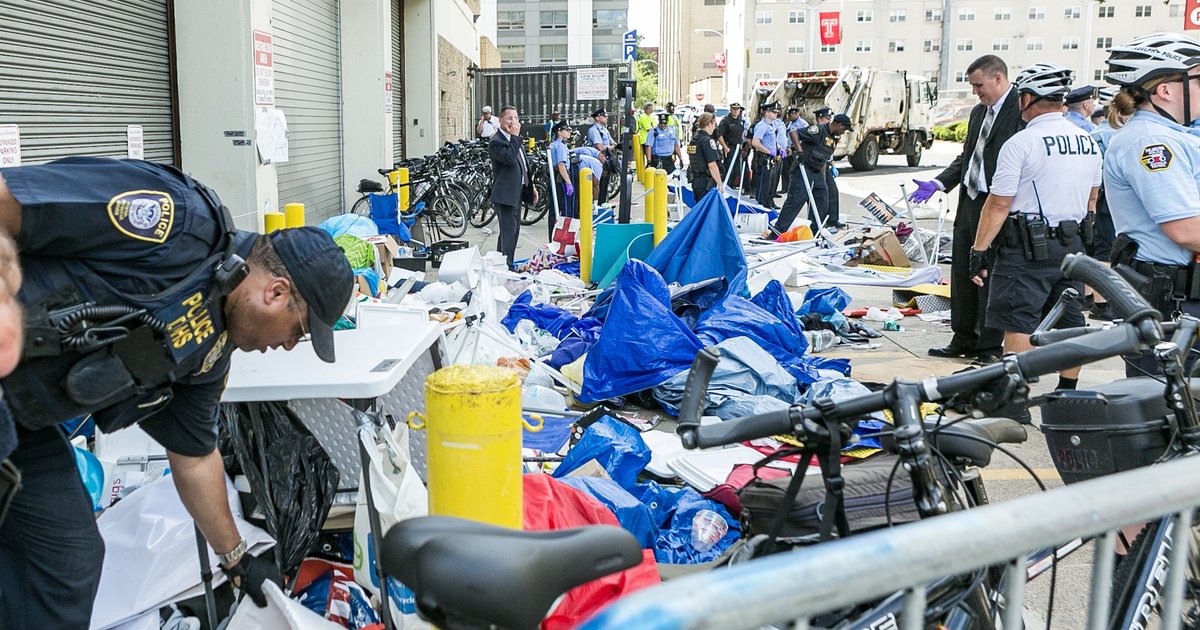Philadelphia police raid Occupy ICE camp on fourth day of protest ...