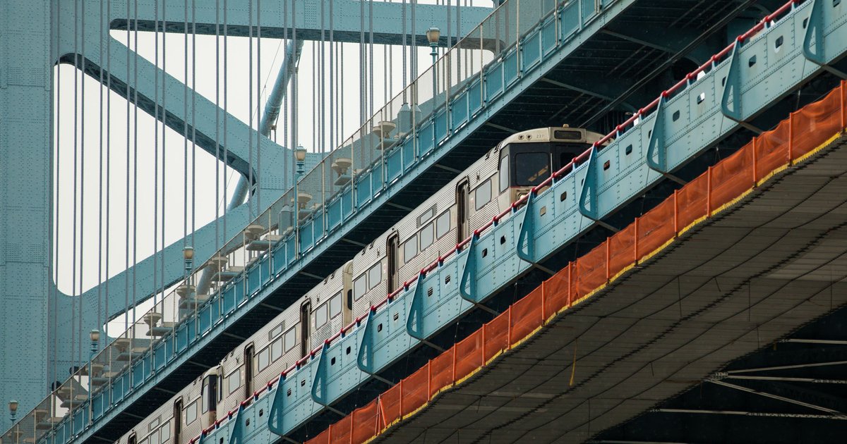 PATCO train breaks down on Ben Franklin, inspires scenic photos of ...