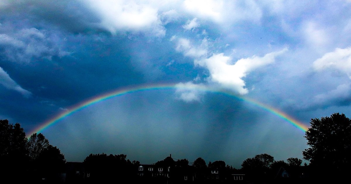 Photographer captures breathtaking 'spokes rainbow' in Bucks County ...