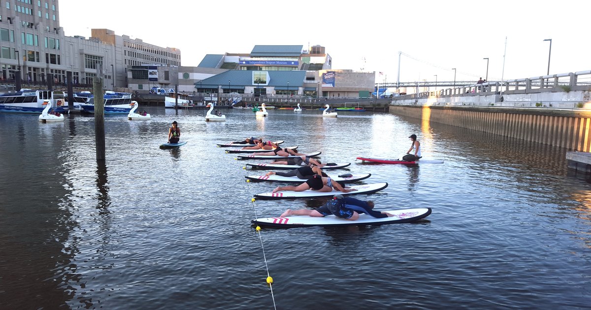 Paddleboard workouts return to Spruce Street Harbor Park | PhillyVoice