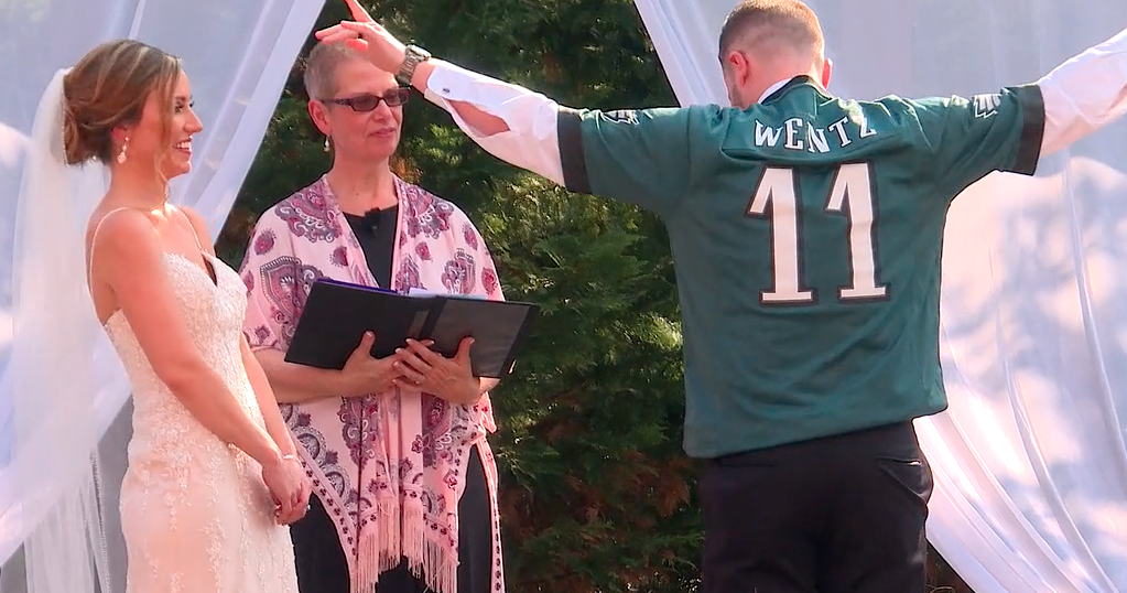 Bride loses bet, groom gets to wear Eagles jersey to his wedding ...