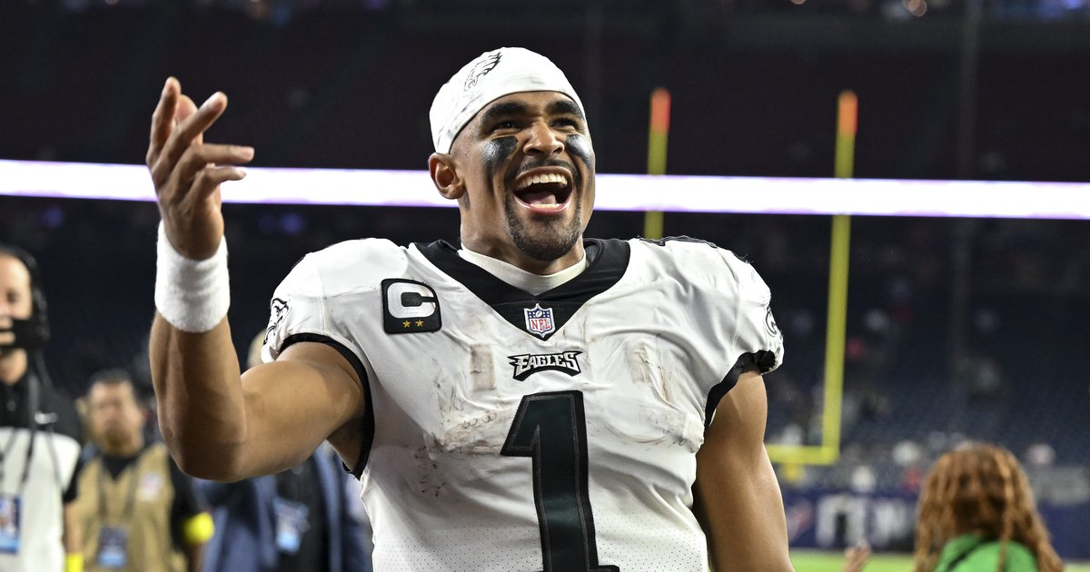 WATCH: Jalen Hurts, Donovan McNabb, Michael Vick meet for Philly QB ...