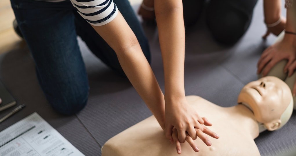 This NYC hospital created a playlist to teach proper CPR compression ...