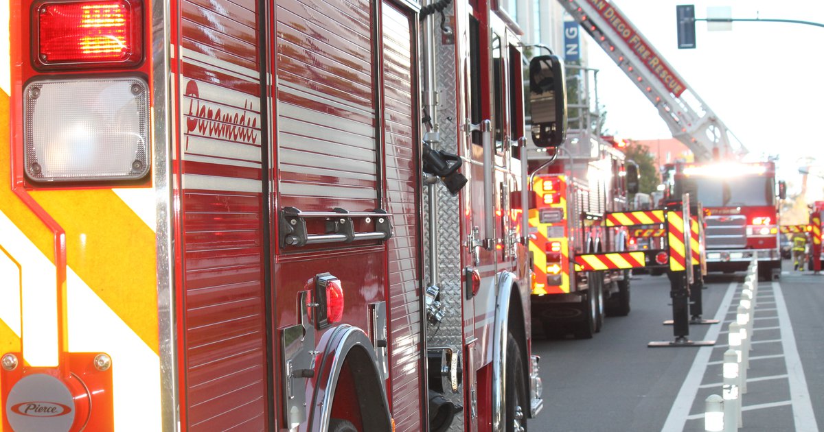 Northeast Philly fire burns 3 houses, injuring five people | PhillyVoice